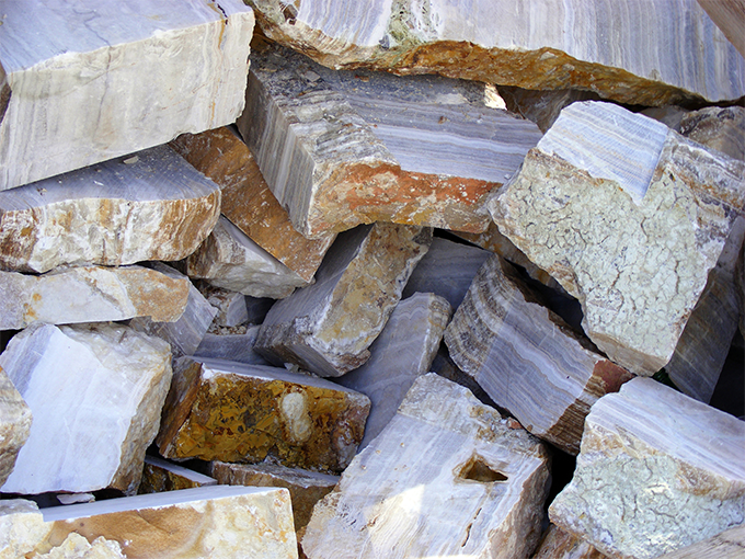 Extractia si prelucrarea onixului